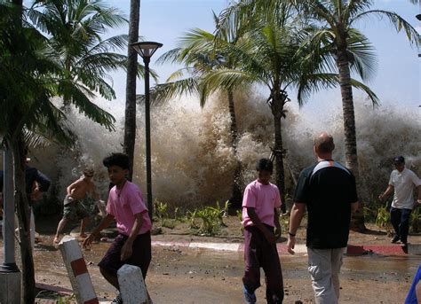 File:2004-tsunami.jpg - 维基百科，自由的百科全书