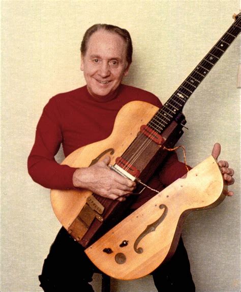 [PLAY] Les Paul playing a Les Paul guitar made by Les Paul, 1953 : r/Guitar