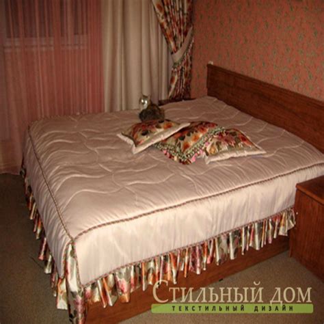 Комплект для спальни: штора с ламбрекеном, покрывало и подушки