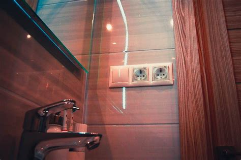 Влагозащищенные розетки для ванной комнаты и установка