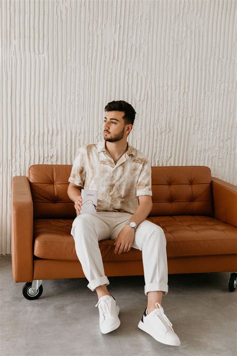 Мужской парфюм | Poses para fotos, Poses, Foto