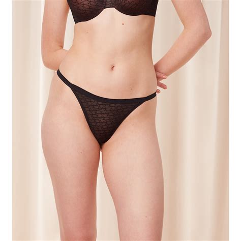 Трусы-стринги из кружева signature sheerTriumph купить в интернет ...