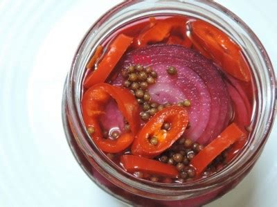 Маринованный лук с перцем чили : Разное