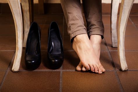 6 способов, как справиться с неприятным запахом ступней, чтобы не ...