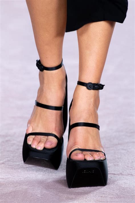 Dua Lipa Feet » Page 8 of 11 » wikiGrewal