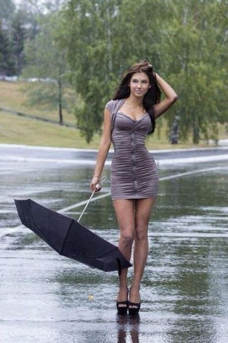 Очаровательные девушки в сексуальных платьях