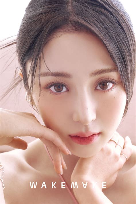 WAKEMAKE South Korean Girls, Korean Girl Groups, Korean American, Blue ...