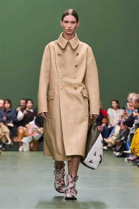 Loewe Fw24 Women’s Runway Collection