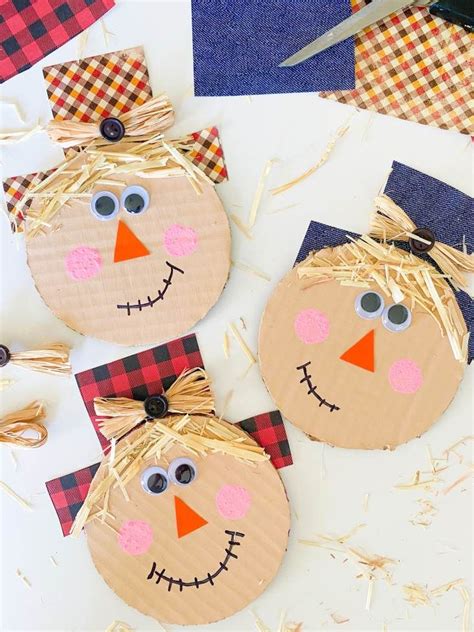 38 EASY Fall Crafts for Kids (2024)