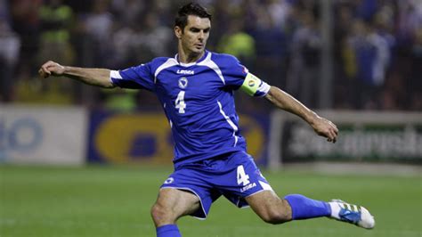 Leverkusen signs Bosnian captain Spahic