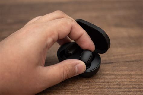 Как подключить наушники Xiaomi к Айфону, подходят ли беспроводные ...