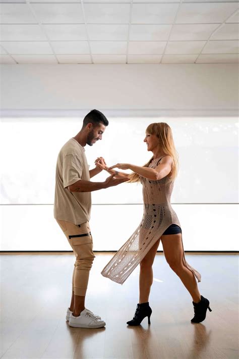 Salsa On 1 vs Salsa On 2: An In-Depth Dance Guide - StreetLatinDance.com