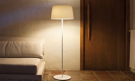 Warm 4905 /4906 - Stehleuchte von Vibia bei M3-Lichtdesign | Leuchten ...
