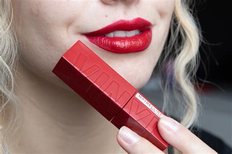 Maybelline New York Super Stay Vinyl Ink - суперстойкая помада с ...
