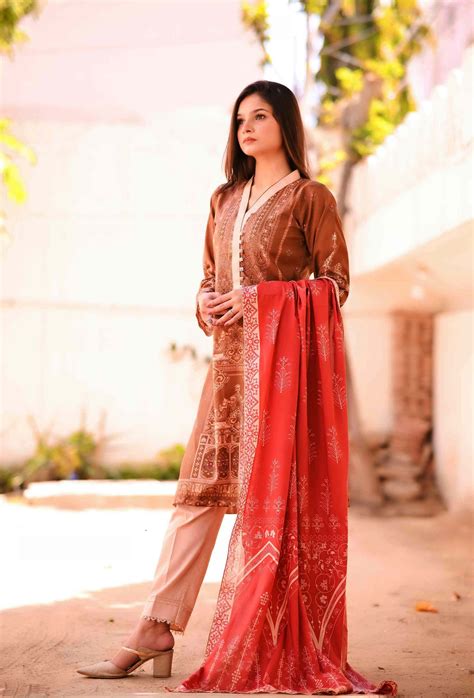DP-03-A | Feminaattire