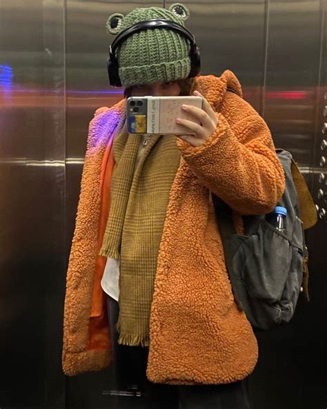 шапка-жабка | Outfits with hats, Winter jackets, Canada goose jackets
