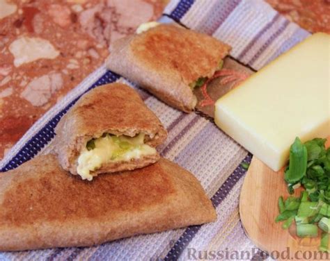 Рецепт: Цельнозерновая лепешка с сыром и зеленым луком на RussianFood.com