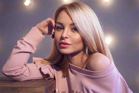 обои : женщины, модель, блондинка, Смотрит на зрителя, Серые глаза ...