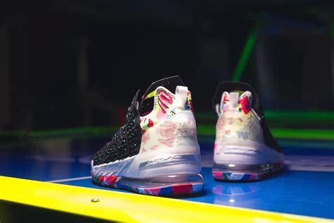 Кроссовки Nike Lebron 18
