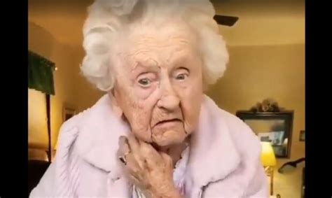 104-летняя бабуля повторила популярный тренд и стала звездой сети ...