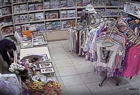 Появилось видео с вором в женском магазине в Чкаловске (видео)