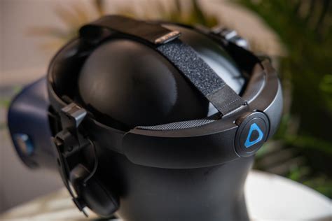 HTC Vive Cosmos Hands-On Impressions