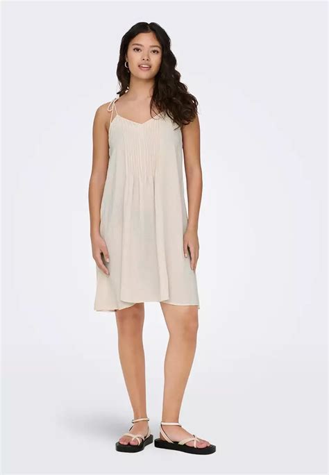 JACQUELINE DE YONG 2024 | ZALORA Philippines