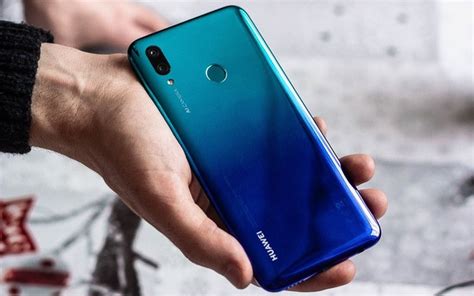 Хитовый бюджетник Huawei распродают за 6 тысяч. Мощный и с NFC