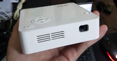 Geek Lifestyle Review: Acer C202i DLP Projector