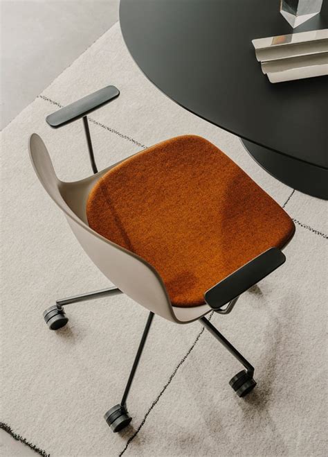 SEELA chair