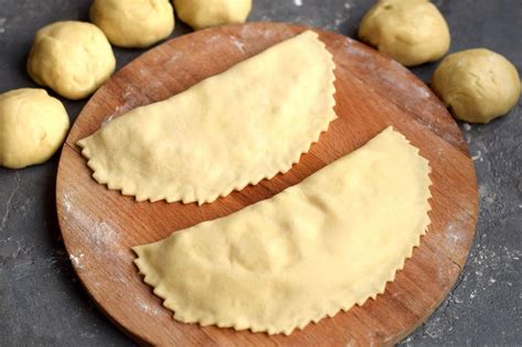 Чебуреки с картофелем и сыром
