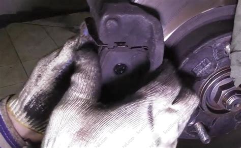 Замена передних тормозных колодок Hyundai Creta