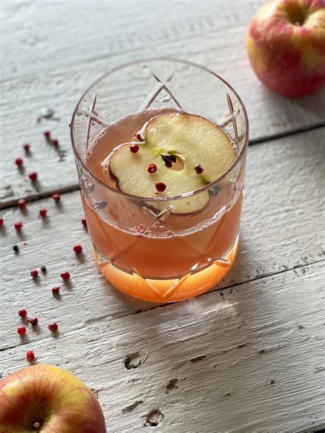 25 + Fireball Whisky Recipes for Cocktails & Shots!
