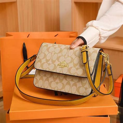 Сумка на плечо мессенджер COACH - купить с доставкой по выгодным ценам ...