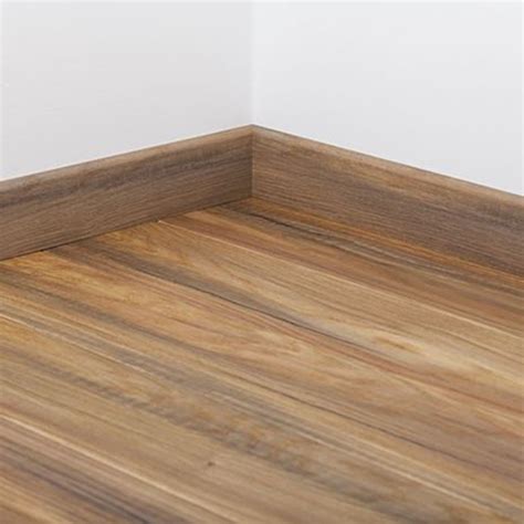Плинтус DeArtio Wood (Россия) B202-21 Орех светлый