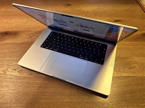 Apple Macbook White