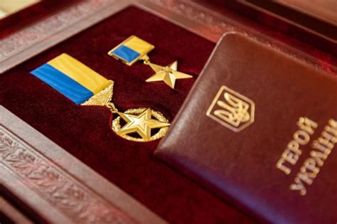 C4 - Буковинець Олег Лакуста отримав орден «Золота Зірка» від Президент ...