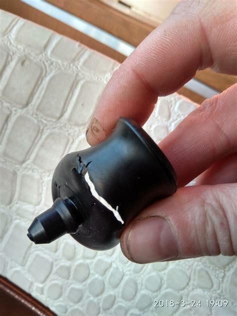 резинка на крышку бензобака — Citroen C4 Picasso (1G), 2 л, 2007 года ...