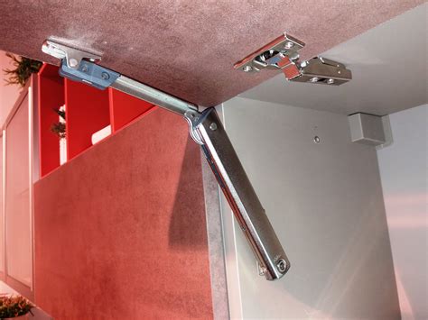 Газлифт для кухонных шкафов blum 86 фото
