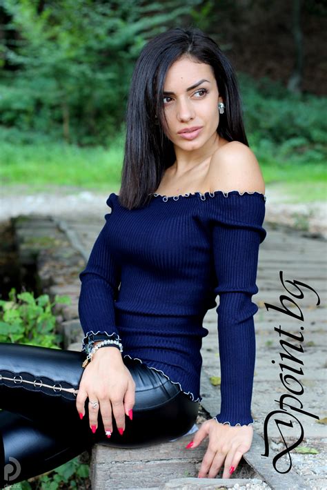 Блуза с нежни къдрици Мелани