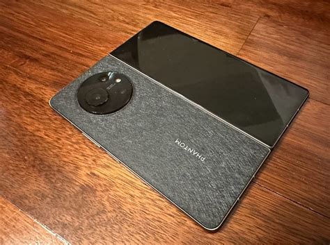 Phantom V Fold: Going Hands-On With Tecno's First Folding Phone - CNET