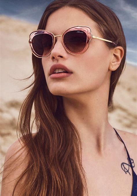 The romance and femininity of Blumarine blossom into the new sunglasses ...