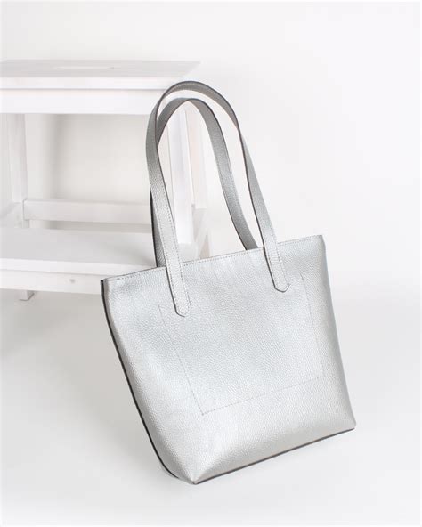 Женская кожаная сумка шоппер серебристая A019 silver grain купить в ...