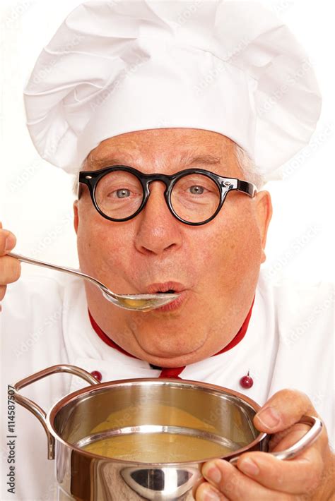Küchenchef probiert das Essen Stock-Foto | Adobe Stock
