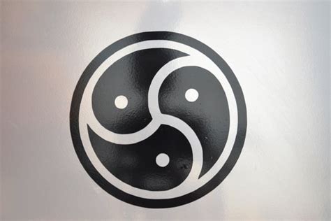 Window Decal BDSM Symbol Triskelion ST-015d