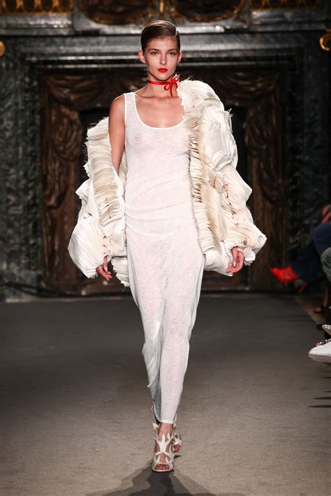 Lan Yu Fall-winter 2016-2017 - Couture