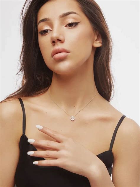 Подвеска с буквой «В» | Tank tops, Fashion, Women
