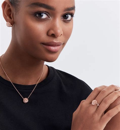 Серьги Rose Dior Couture большого формата Розовое золото и бриллианты ...