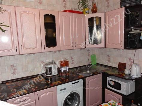Розовые кухни