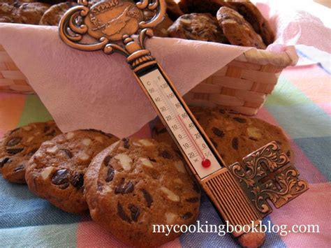 Бисквити с Мусковадо, Шоколадов Чипс и Орехи - My Cooking Book Blog ...